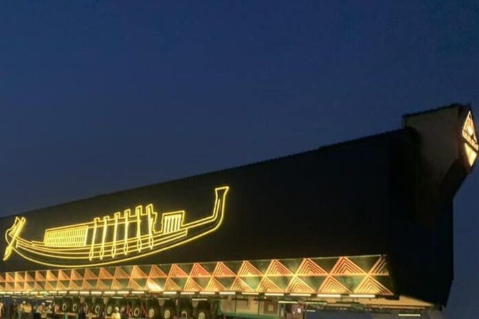 Photos: The huge ancient Egyptian boat used by the pharaohs - The ...