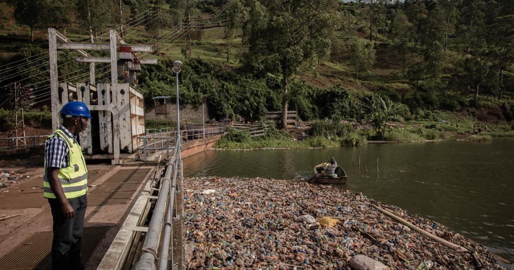 Plastic pollution clogs hydropower dam in DR Congo - The Maravi Post