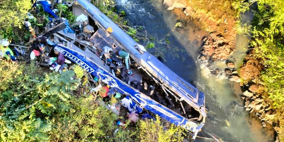 Kenya bus crash on bridge kills at least 33 people - The Maravi Post