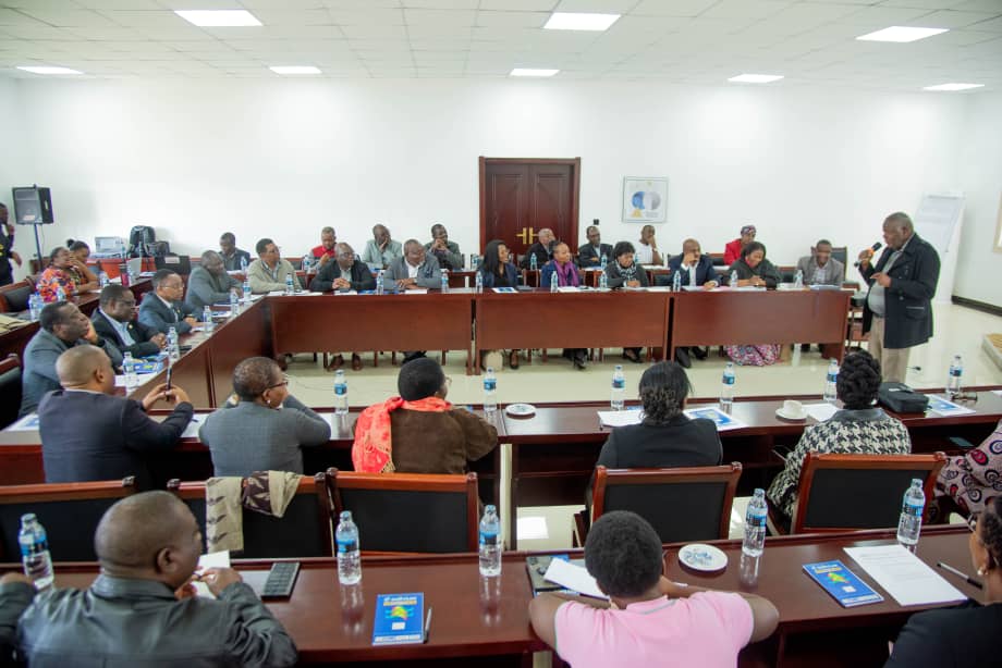 Napolean Dzombe inspires PSs on result-oriented leadership - The Maravi ...